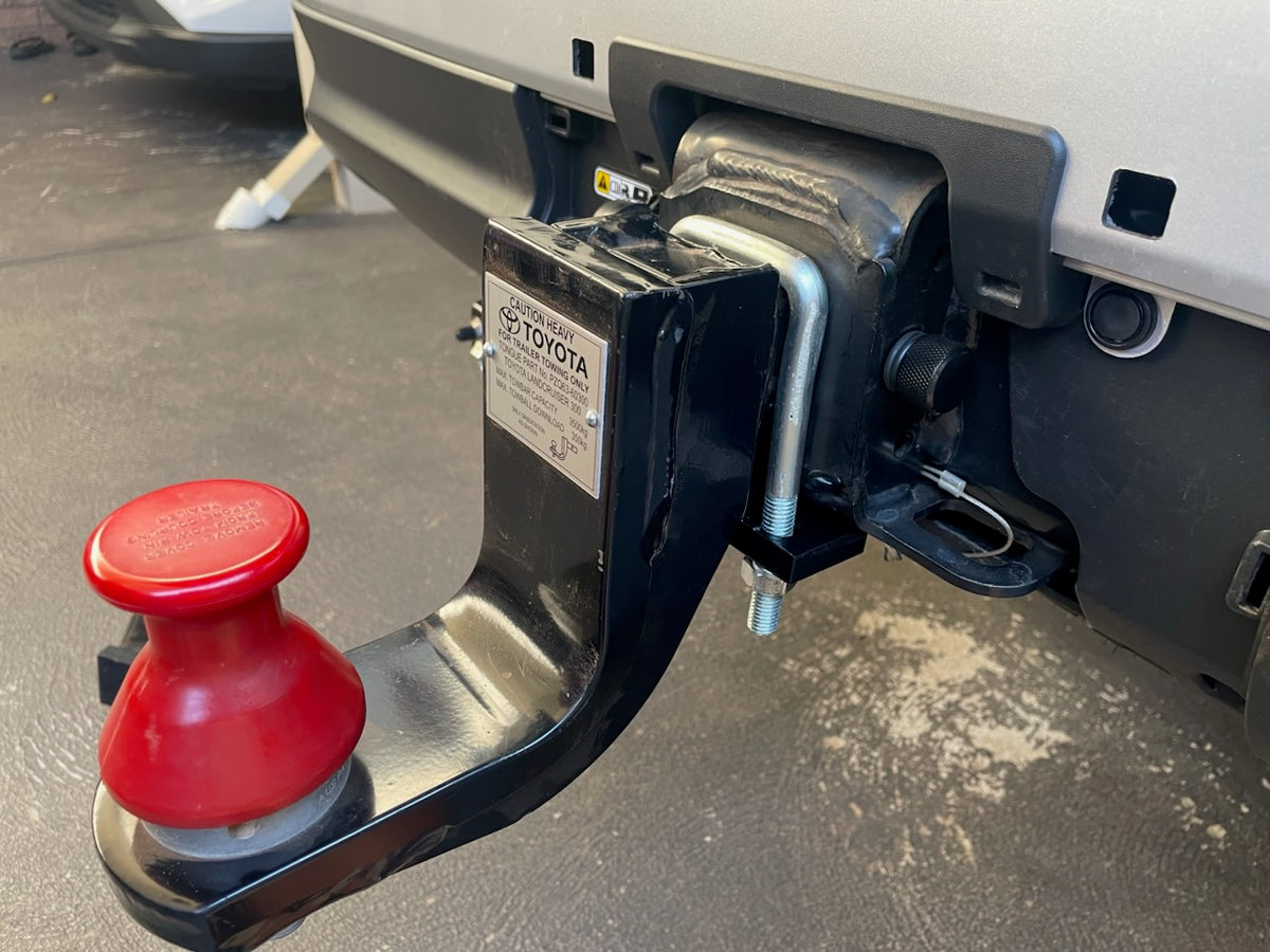 MISTER HITCHES Landcruiser 300 Anti-Rattle Hitch Clamp LC300 – Mister ...